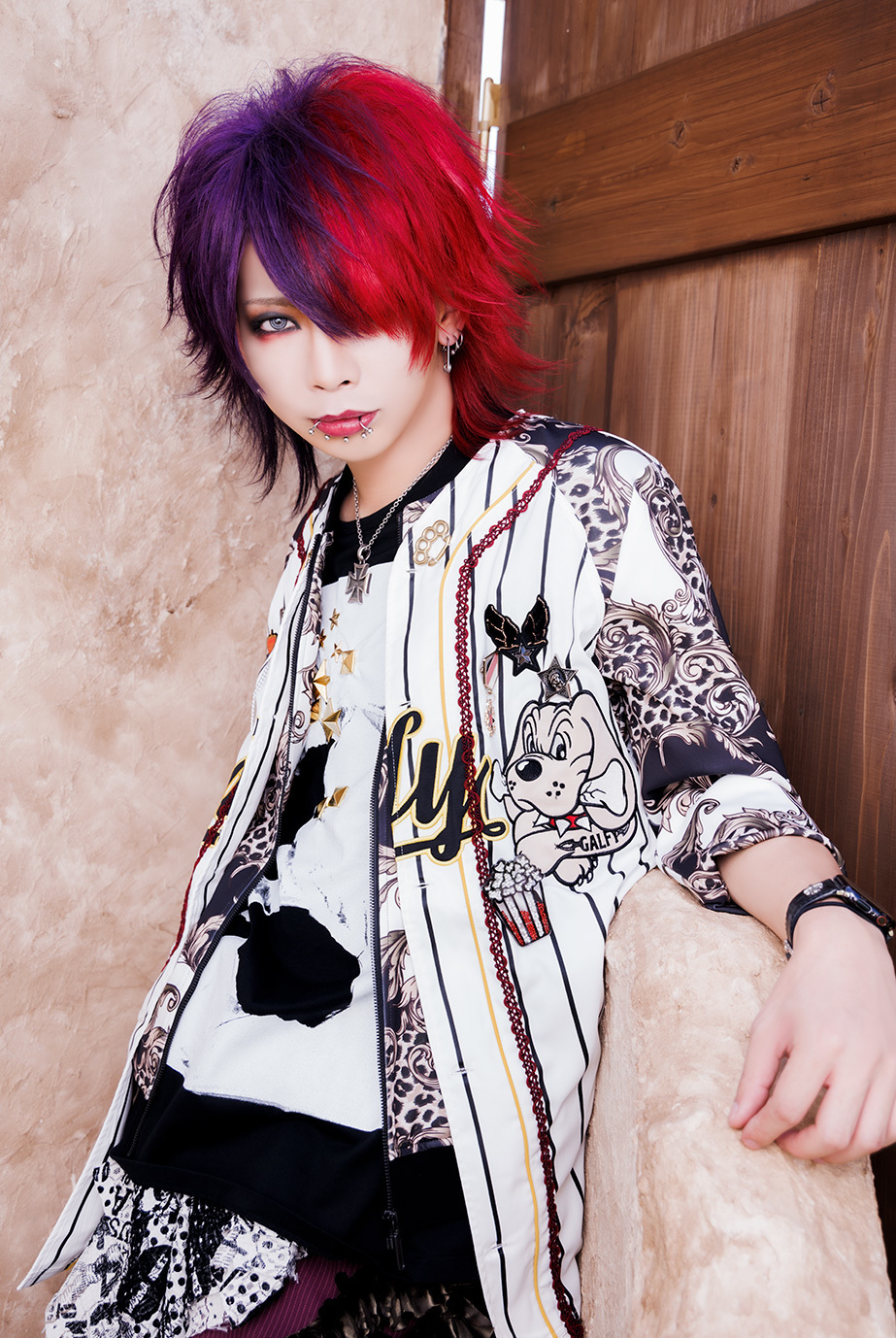 【グラビティ】ポップで爽やかな新アーティスト写真を大公開！！ | club Zy.