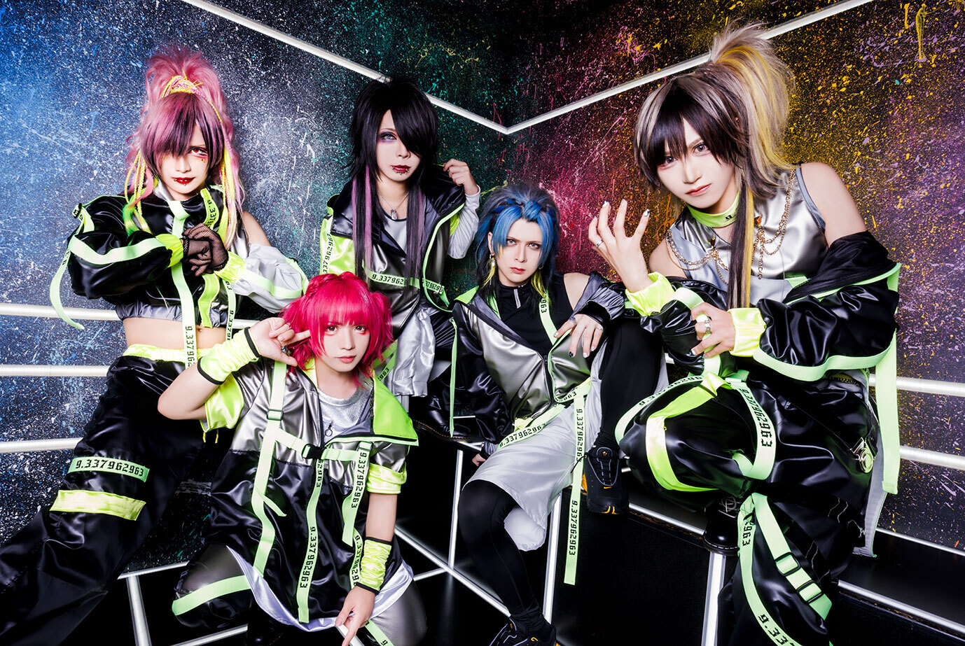 【グラビティ】Vo.六の生誕祭仕様のアーティスト写真を解禁！！ | club Zy.